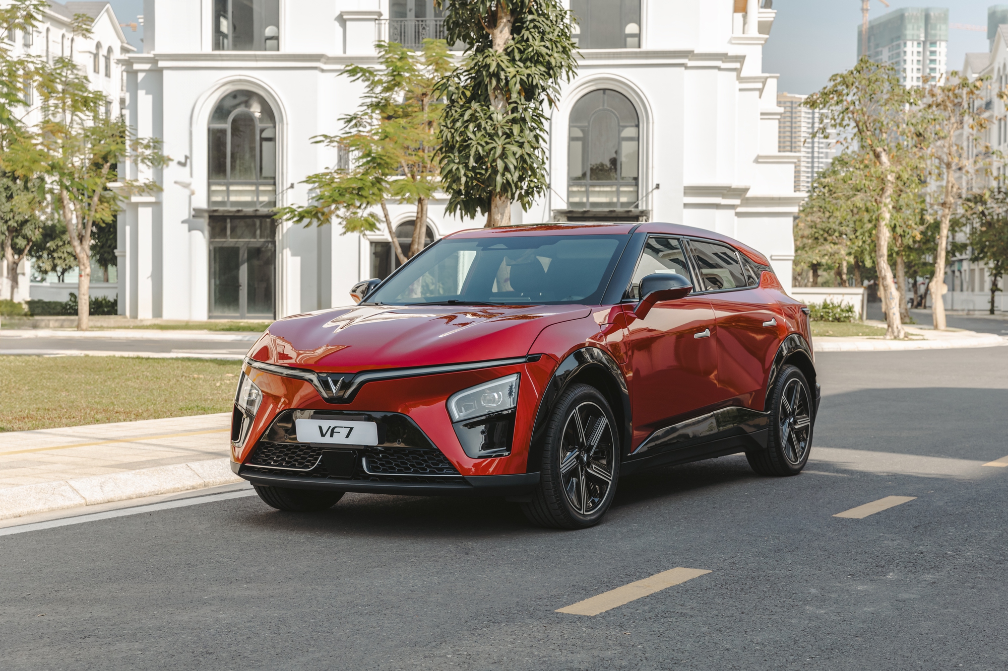 VinFast VF 7 chính thức nhận đặt cọc, ưu đãi 30 triệu, bàn giao xe ...