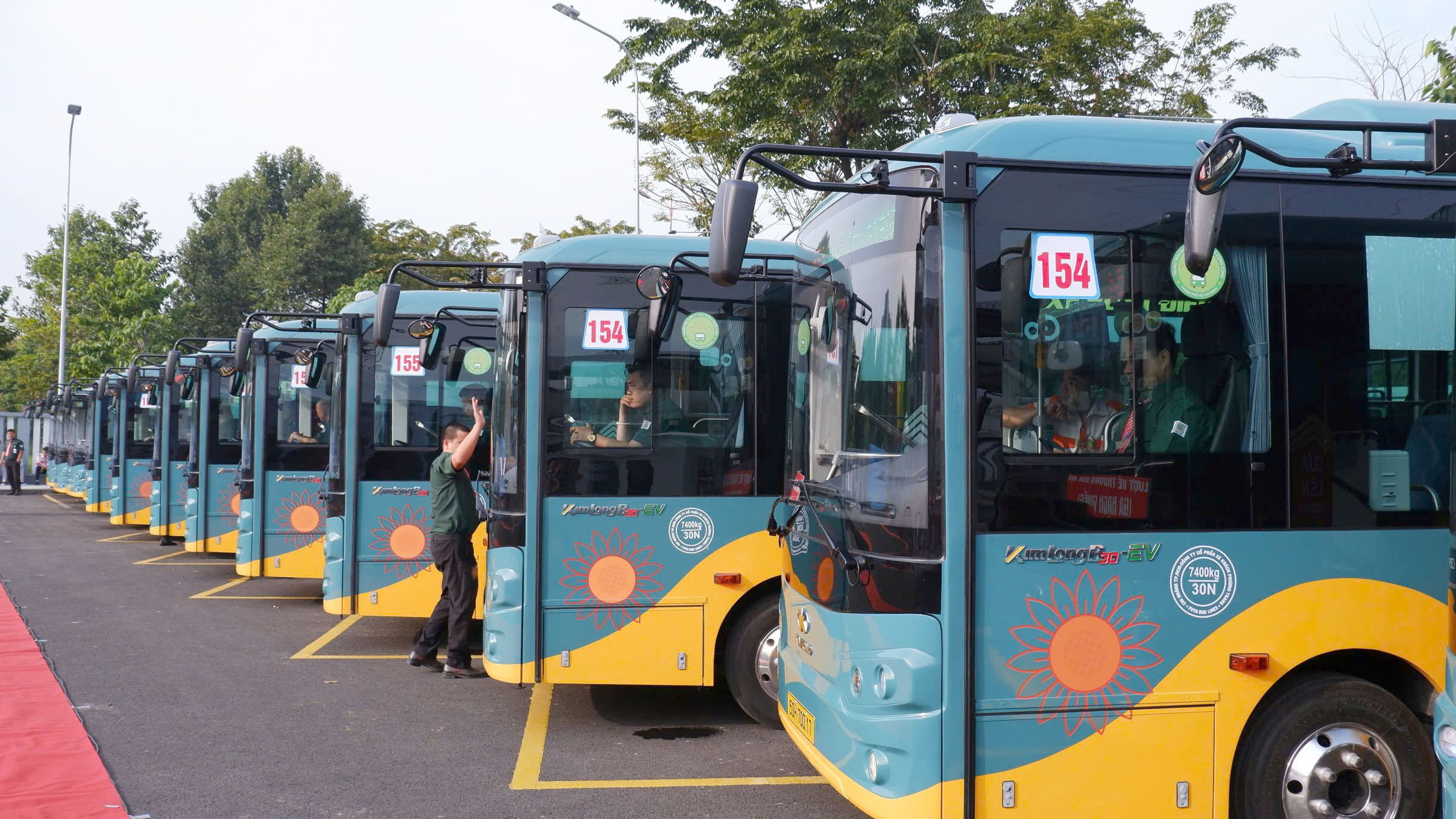 khai trương xe buýt kết nối metro