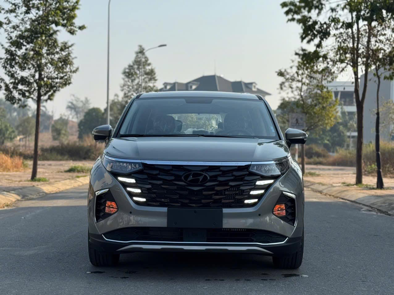 Giá xe Hyundai Custin lăn bánh tháng 2/2025: Khởi điểm rẻ hơn hẳn Toyota Innova Cross | Tạp chí ...