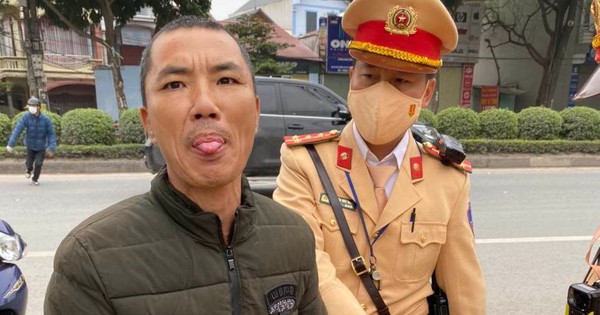 Người đàn ông tàng chữ ma tuý, bị dừng xe kiểm tra còn trêu CSGT