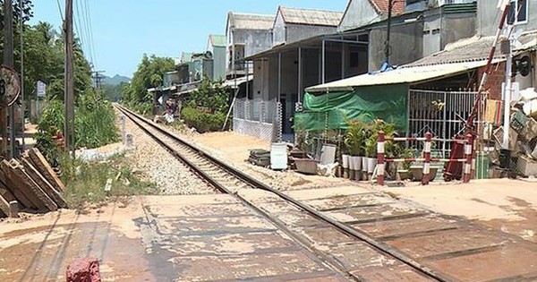 Bộ GTVT phản hồi kiến nghị di dời đường dây tín hiệu đường sắt trong khu dân cư ở Nghệ An | Tạp ...
